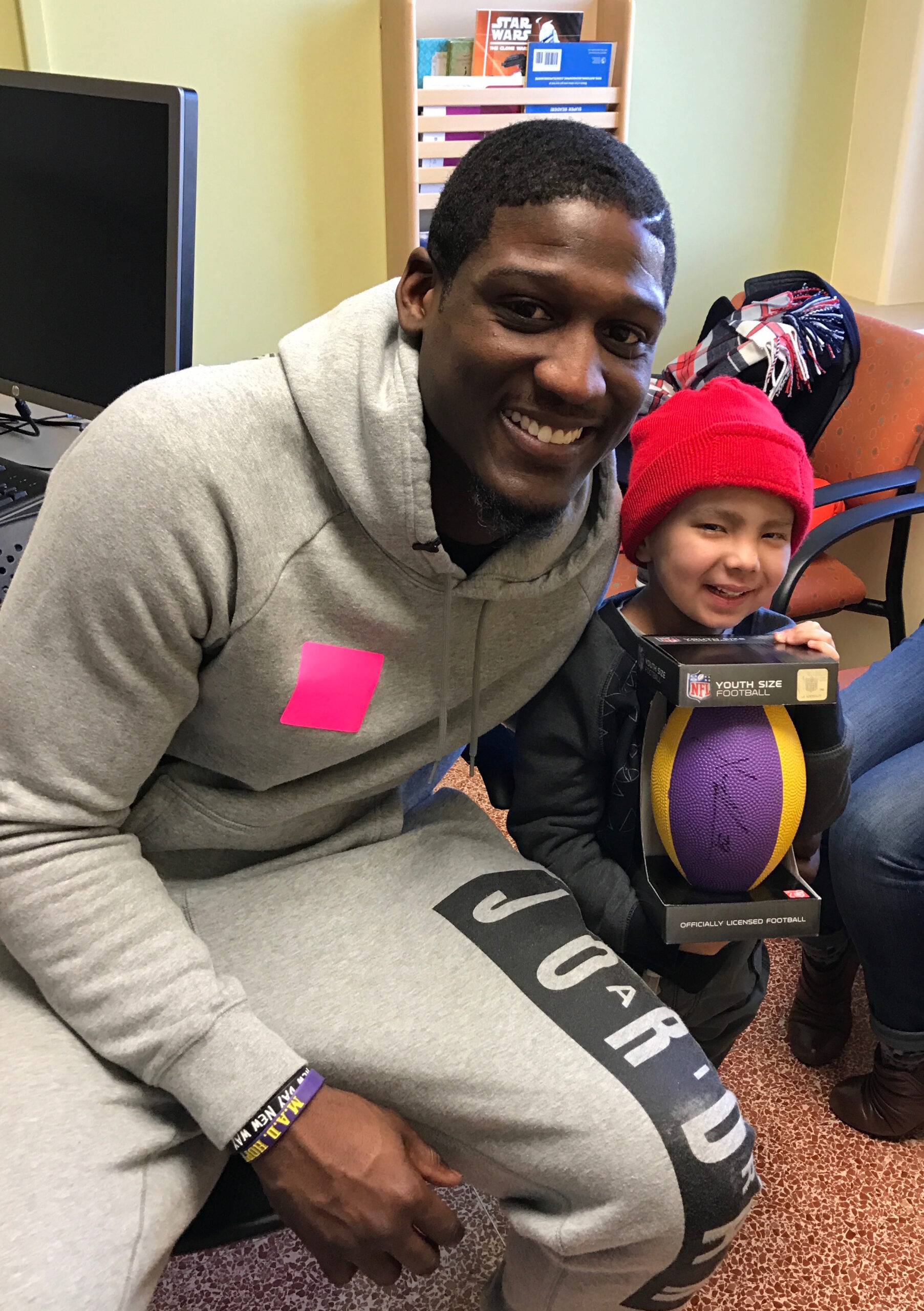 Minnesota Viking, Xavier Rhodes, Delivers Holiday Cheer To Children At ...